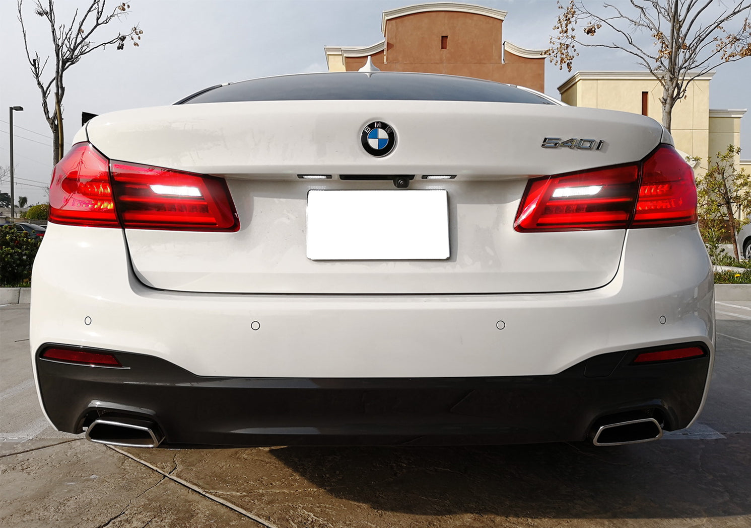 White LED Bulbs w/Can-bus Decoders For 2017-up BMW G30 5 Series Revers ...