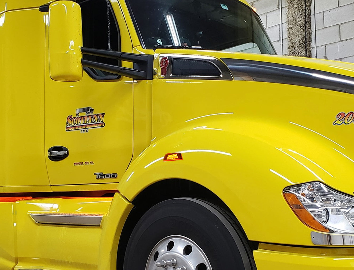 Amber Lens Amber LED Wheel Fender Side Marker Lights For Kenworth T680 ...